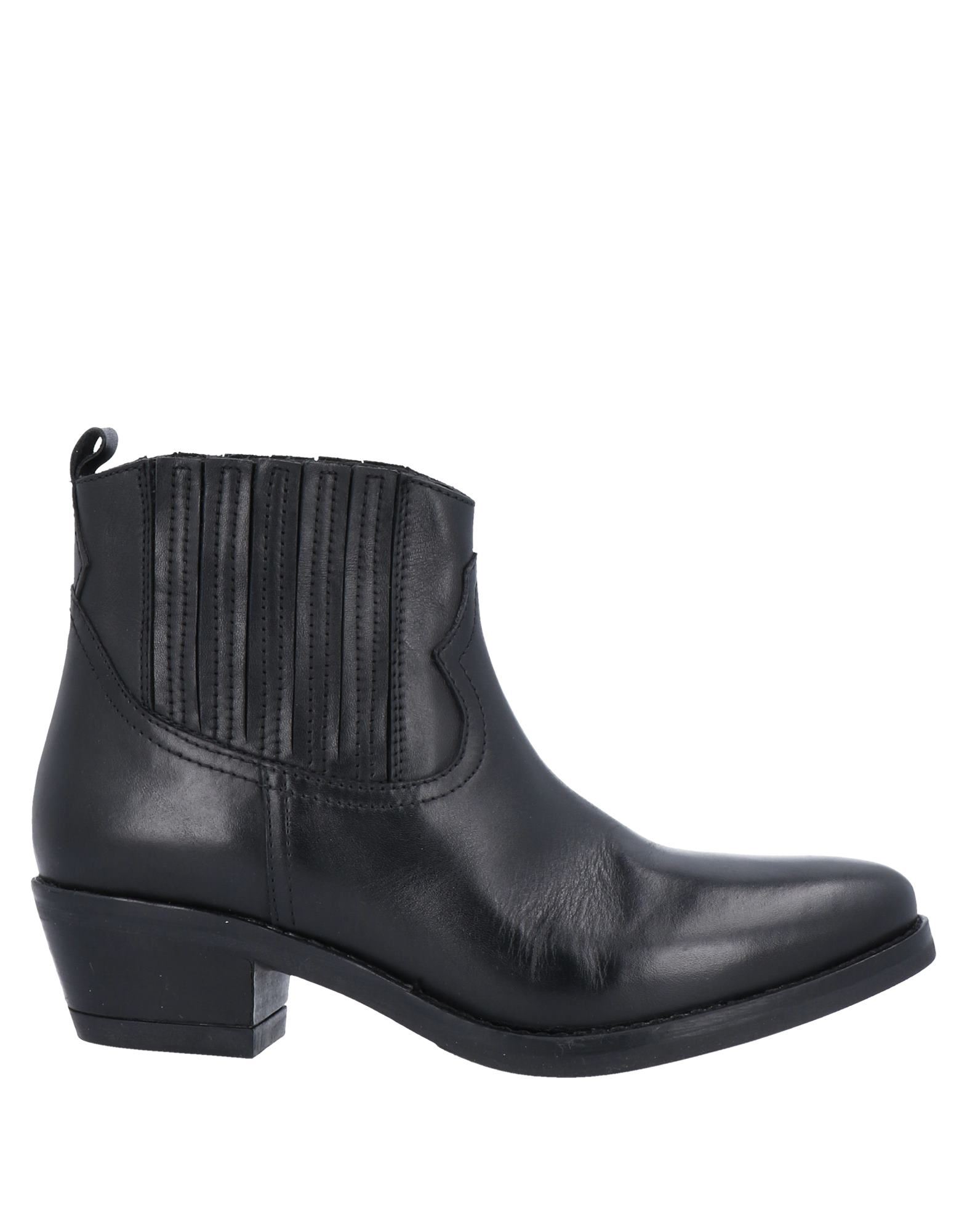 EMANUÉLLE VEE Ankle boots | Smart Closet