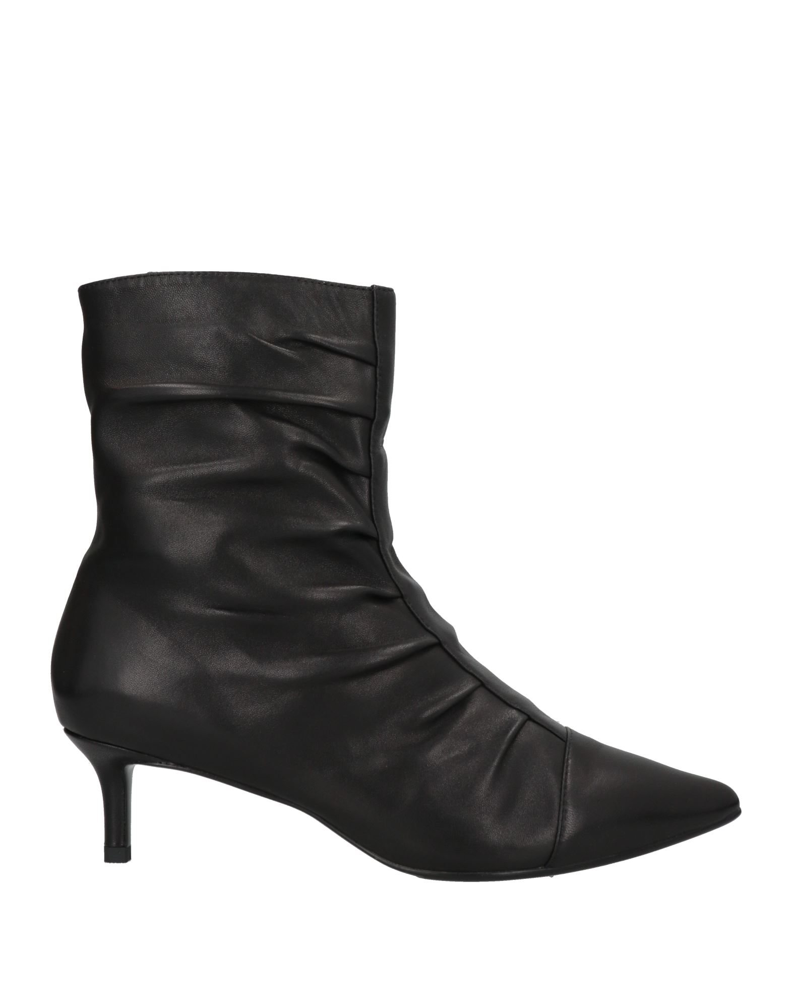 Emanuélle Vee Ankle Boots In Black | ModeSens