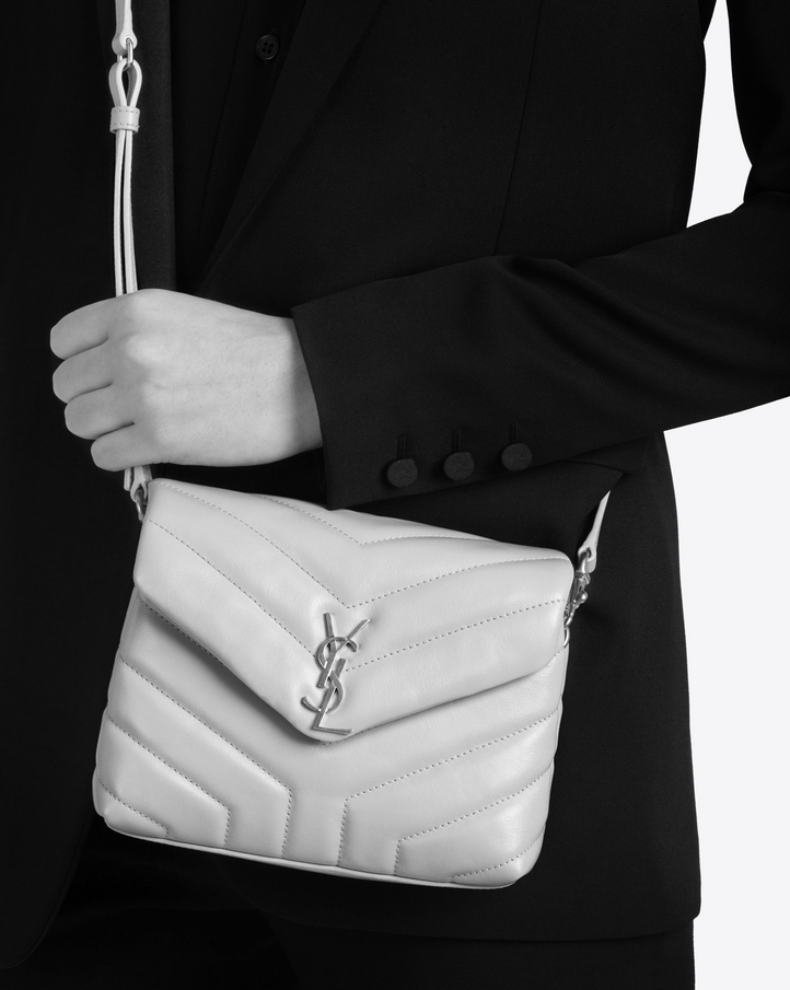 Saint Laurent LOULOU Toy Tasche Aus Elfenbeinfarbenem Glanzleder Mit Y ...